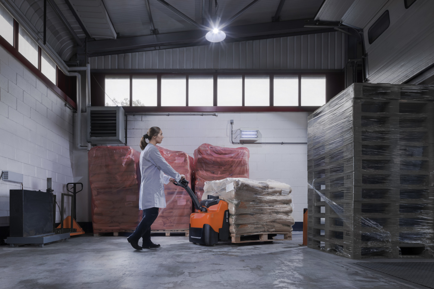 What is the right pallet truck for your horizontal transport?